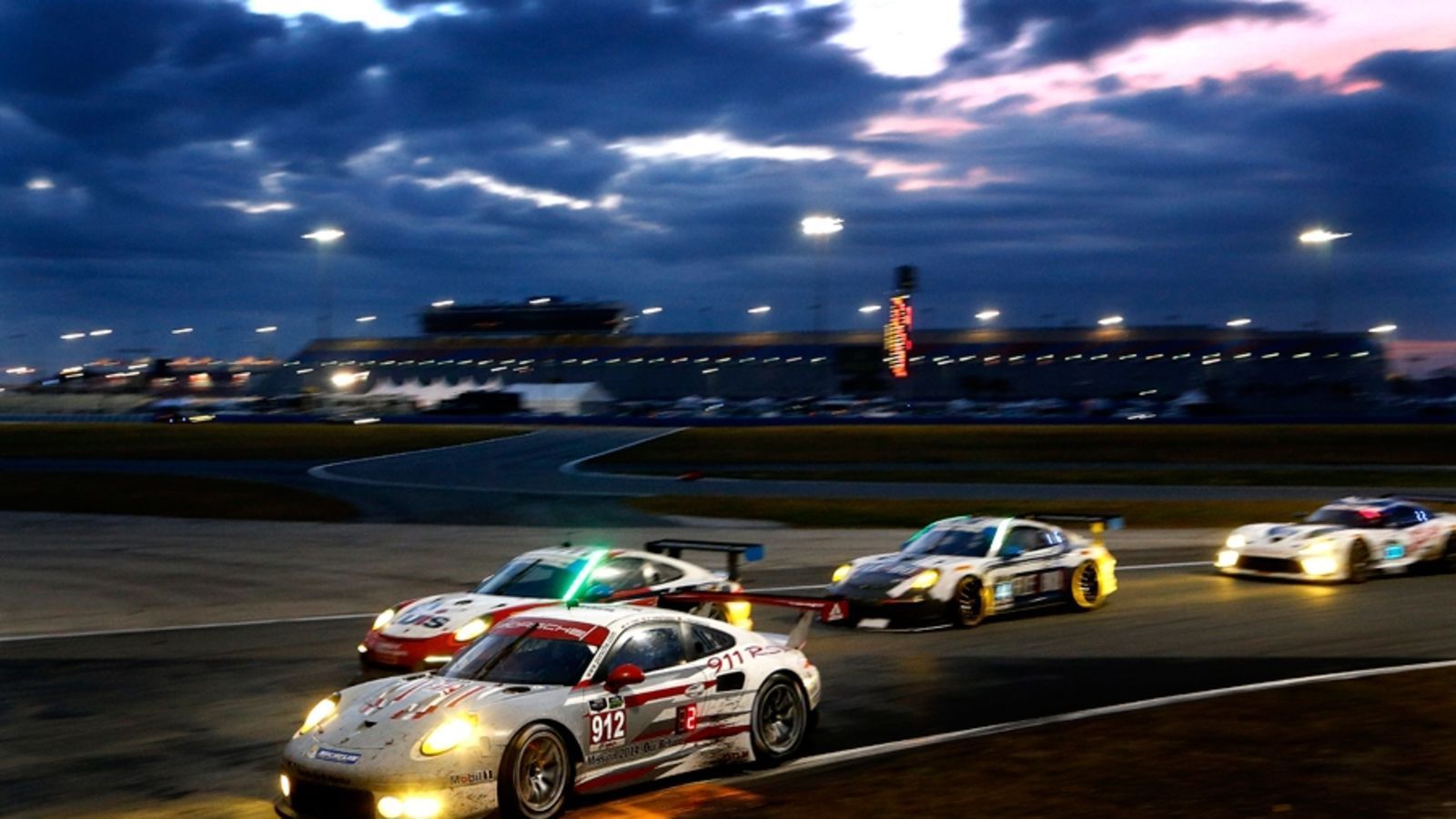 What Makes Professional Drivers Faster? | 6speedonline