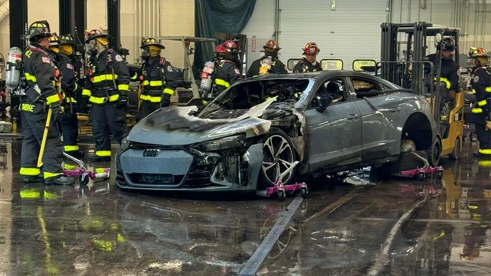 Audi e-Tron GT Catches Fire On The Lift Inside Dealership | Audiworld