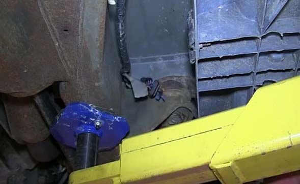 Chevrolet Silverado 1999-2006: How to Replace Oxygen (O2) Sensors ...