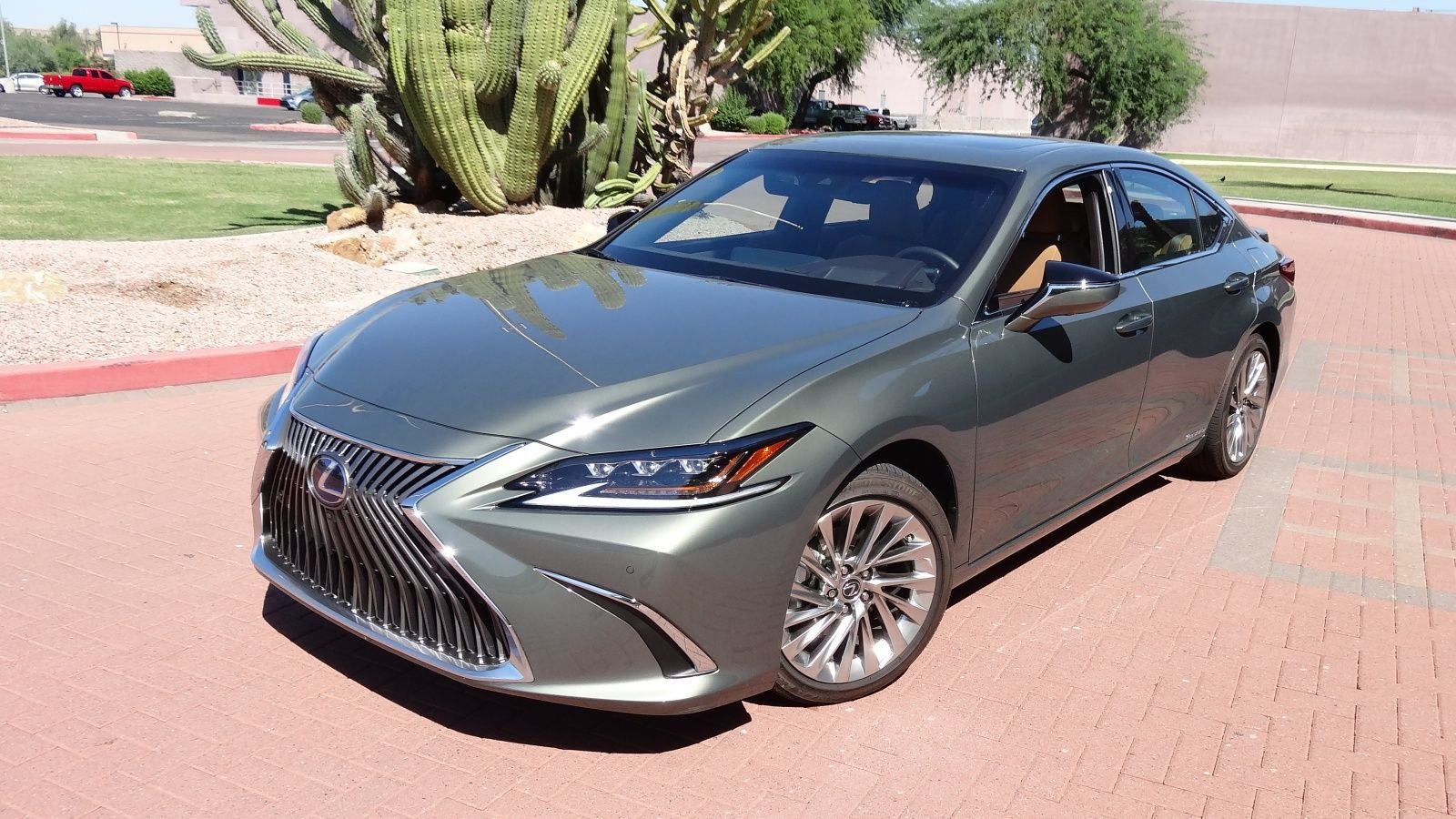 A Closer Look at the 2021 Lexus ES300h Hybrid | Clublexus