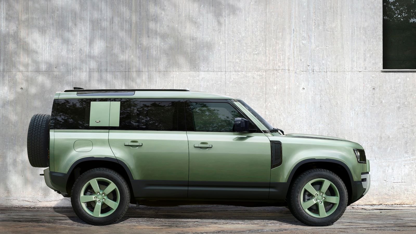 Here’s How the 2024 Lexus GX and Land Rover Defender Stack Up | Clublexus