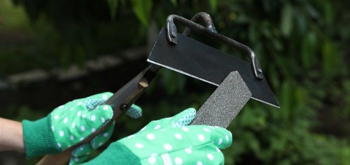 The History and Uses of the Garden Hoe - Dave's Garden