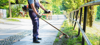 How to Use Lawn Edging Tools | DoItYourself.com