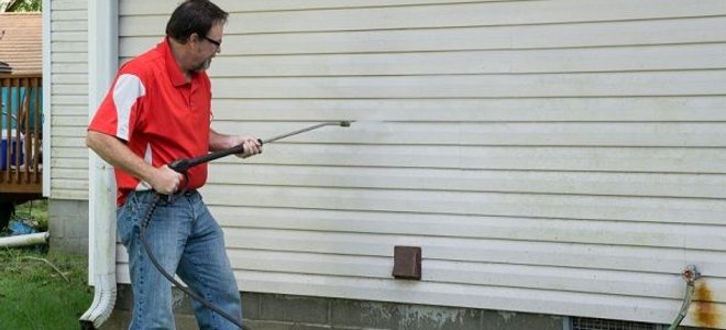 Using A Bleach Solution To Remove Mildew | DoItYourself.com