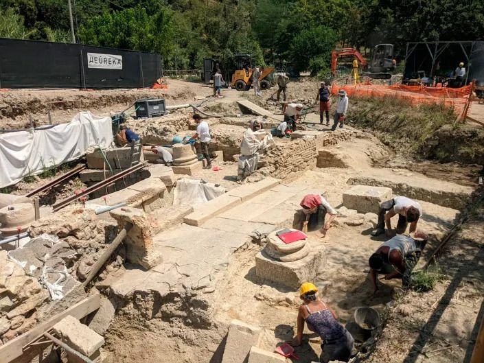 Shockingly Well-Preserved Statues Unearthed in Italy Rewrite the ...