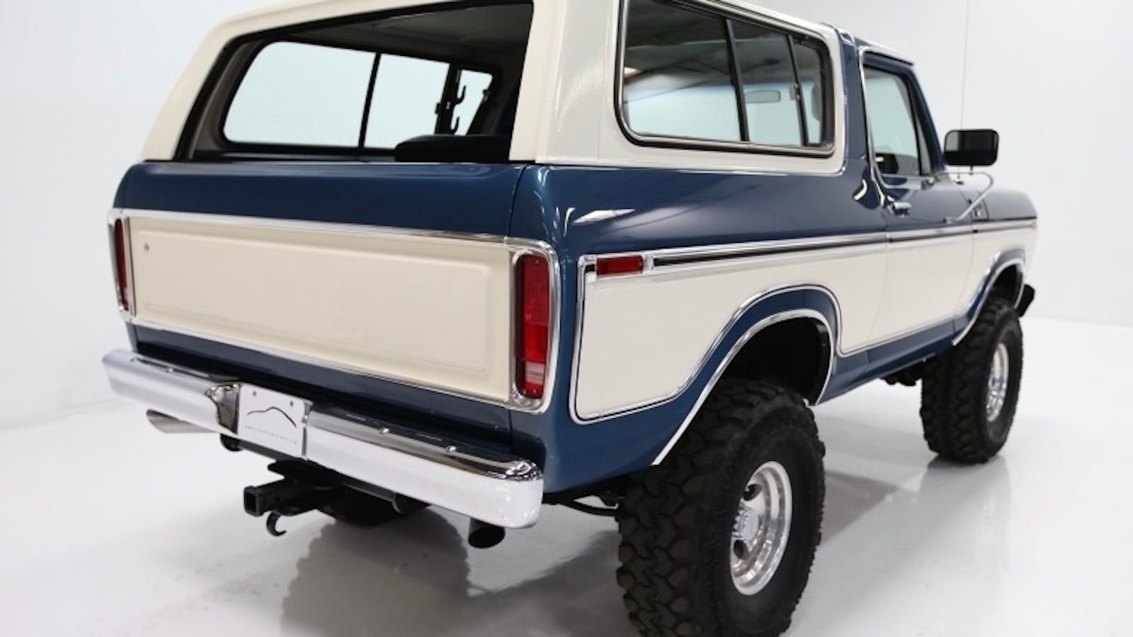 Lifted Second-Gen Bronco Looks Picture Perfect | Ford-trucks