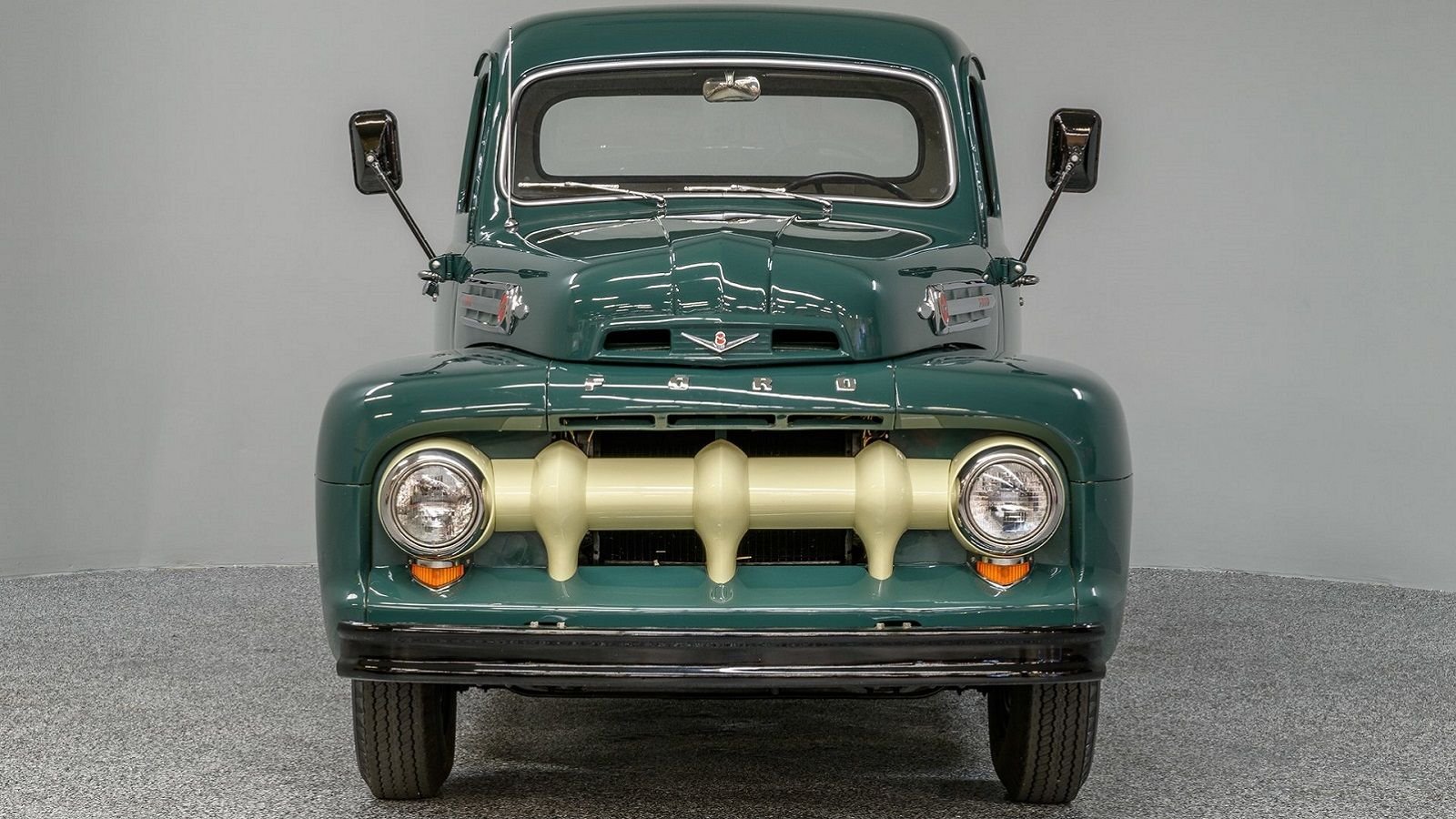 Immaculately Restored '52 Ford F2 Looks Too Good to Be True | Ford-trucks