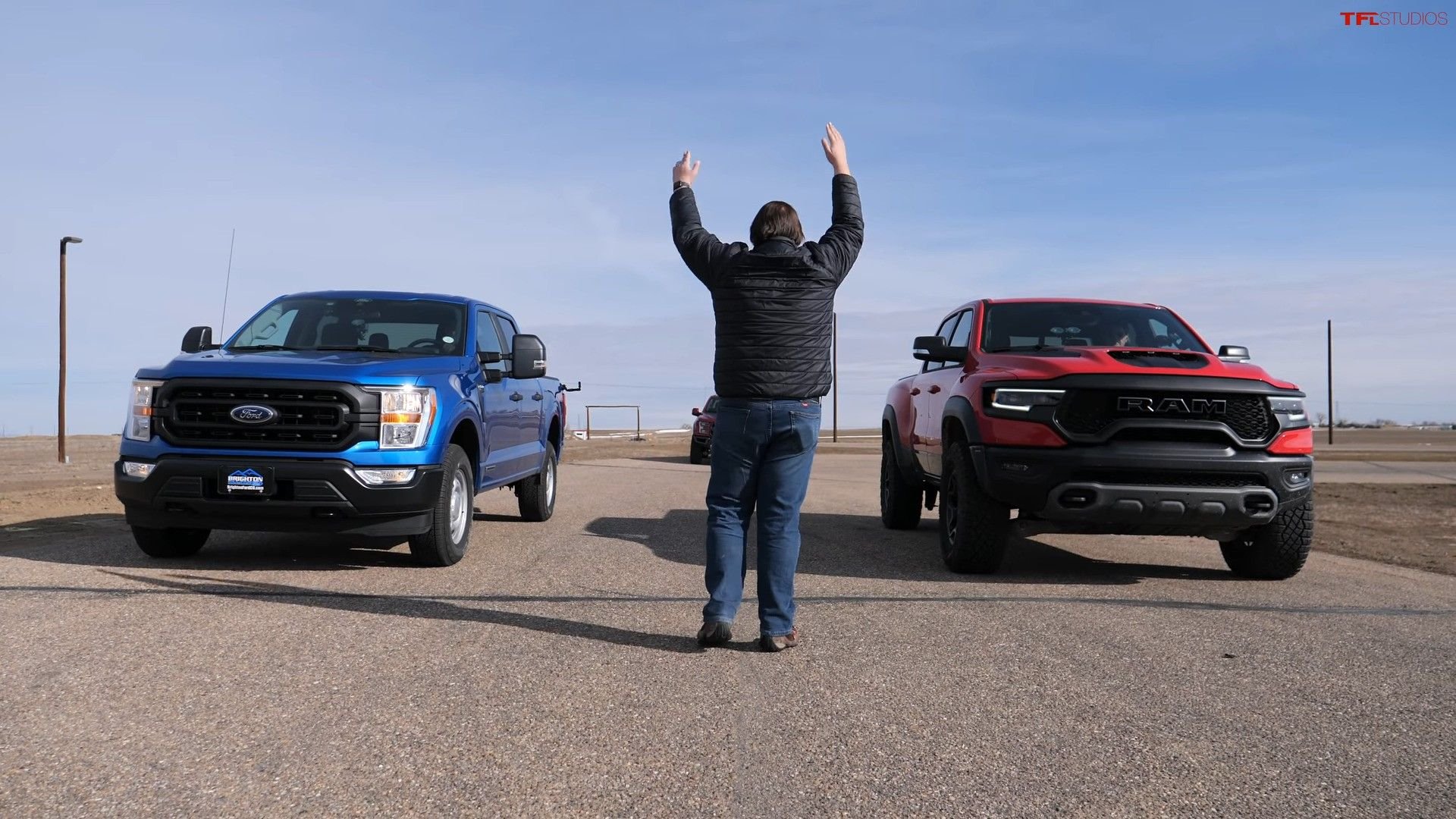 2021 Ford F-150 XL Beats Raptor in a Drag Race | Ford-trucks