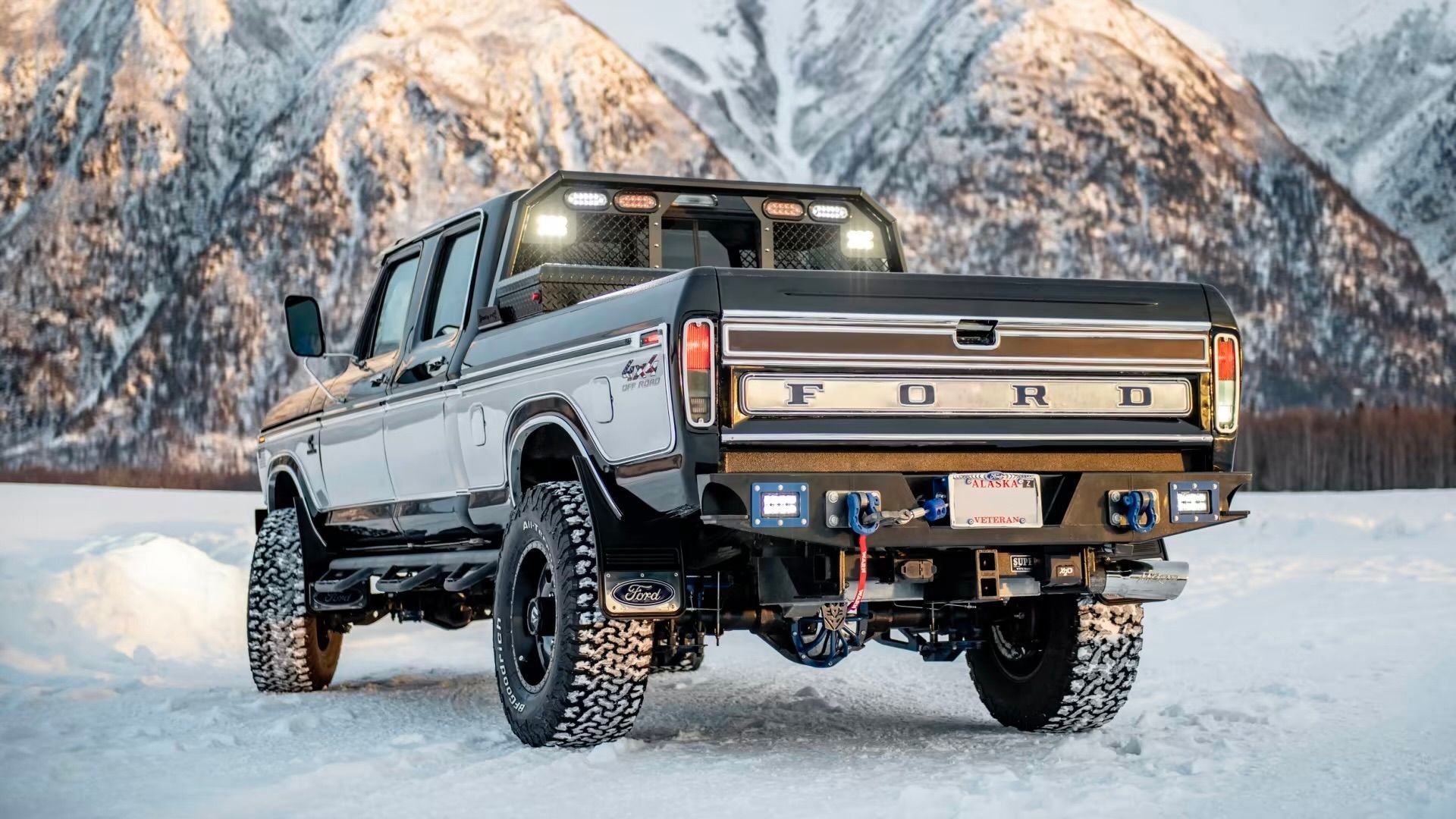 Amazing 1975 Ford F-250 Restomod Is a Transformers-Themed Veteran Build ...