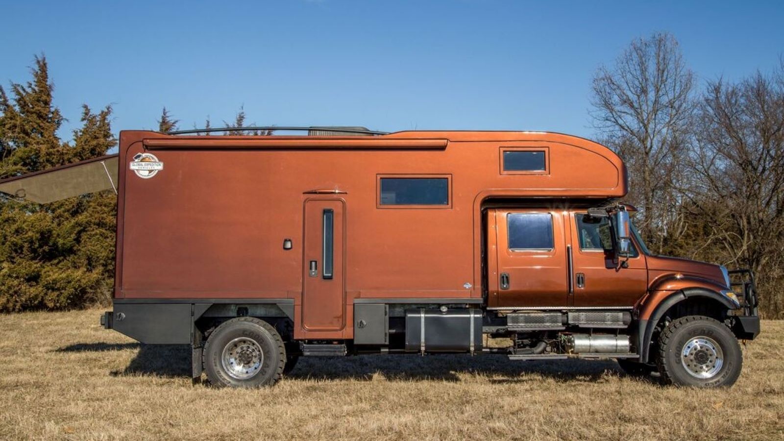 Massive Off-Road Camper Built on Ford F-750 Chassis | Ford-trucks