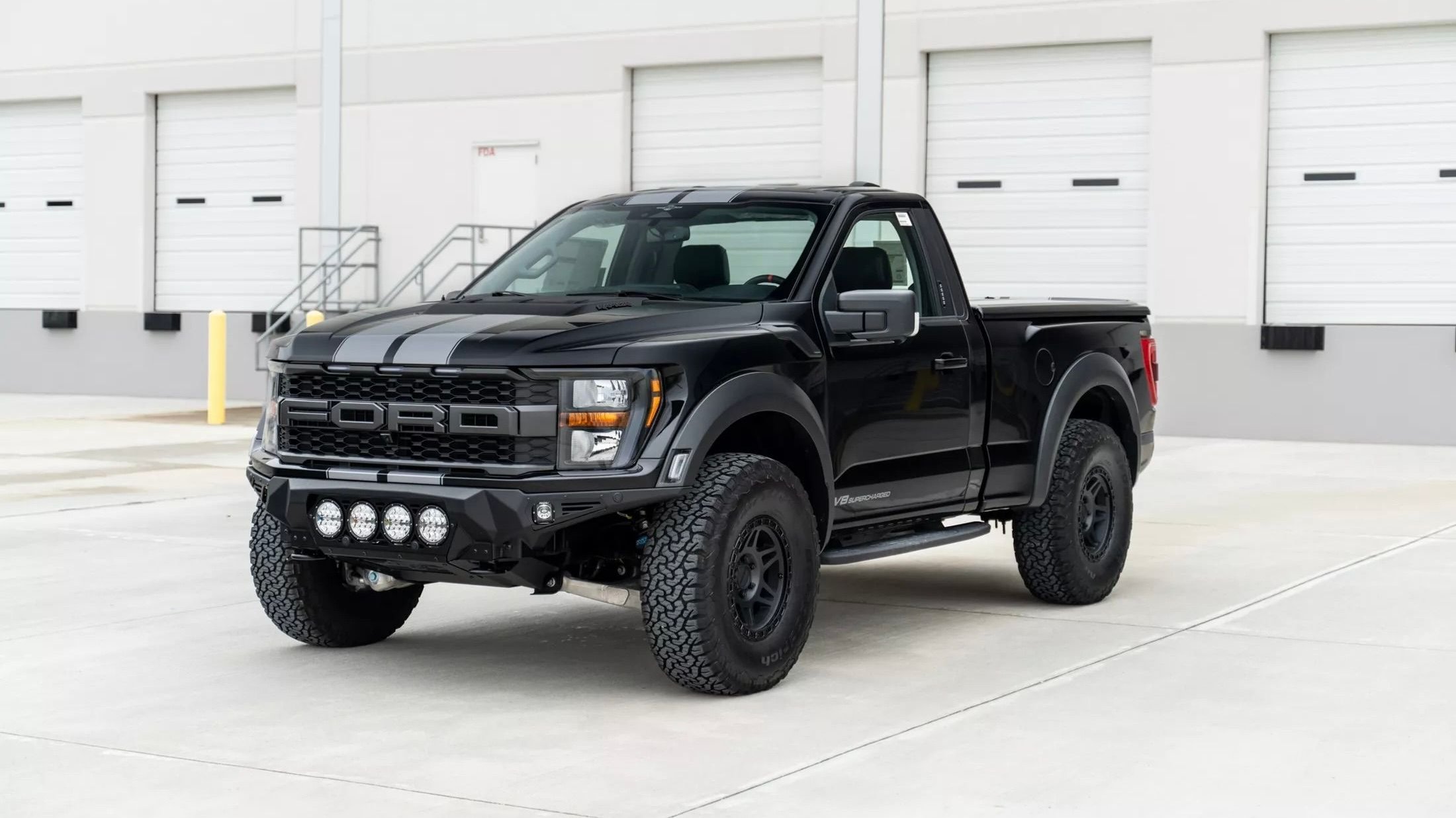 Here’s the V8-Powered Regular Cab F-150 Raptor Everyone Wants | Ford-trucks