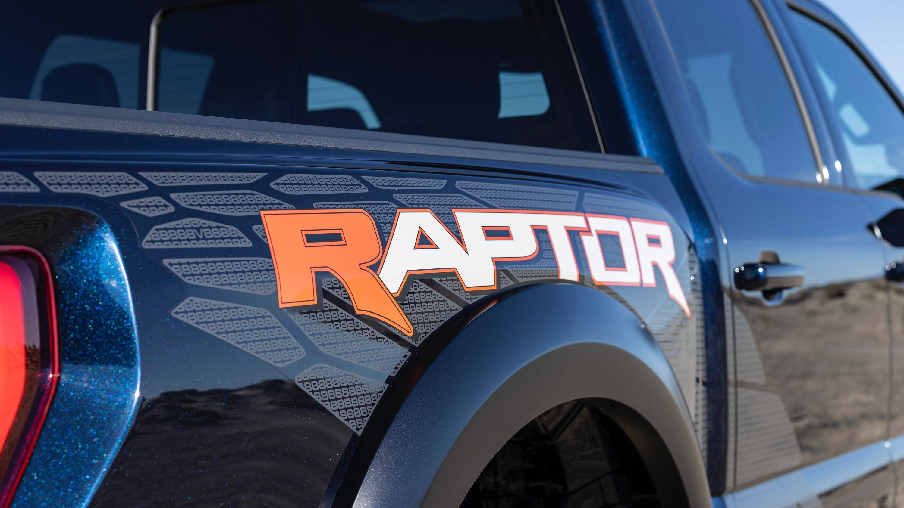 How to Tell the Difference Between Raptor R and Regular Raptor | Ford ...