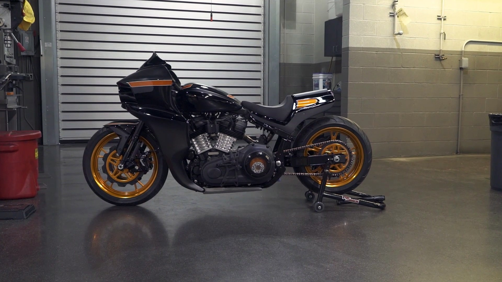 FXR Division Builds a Harley-Davidson Fab Bob Roadracer | Hdforums