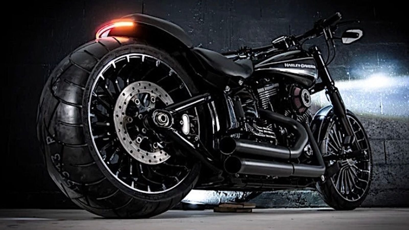 Blacked-Out Breakout Is an Understated Yet Sinister Build | Hdforums