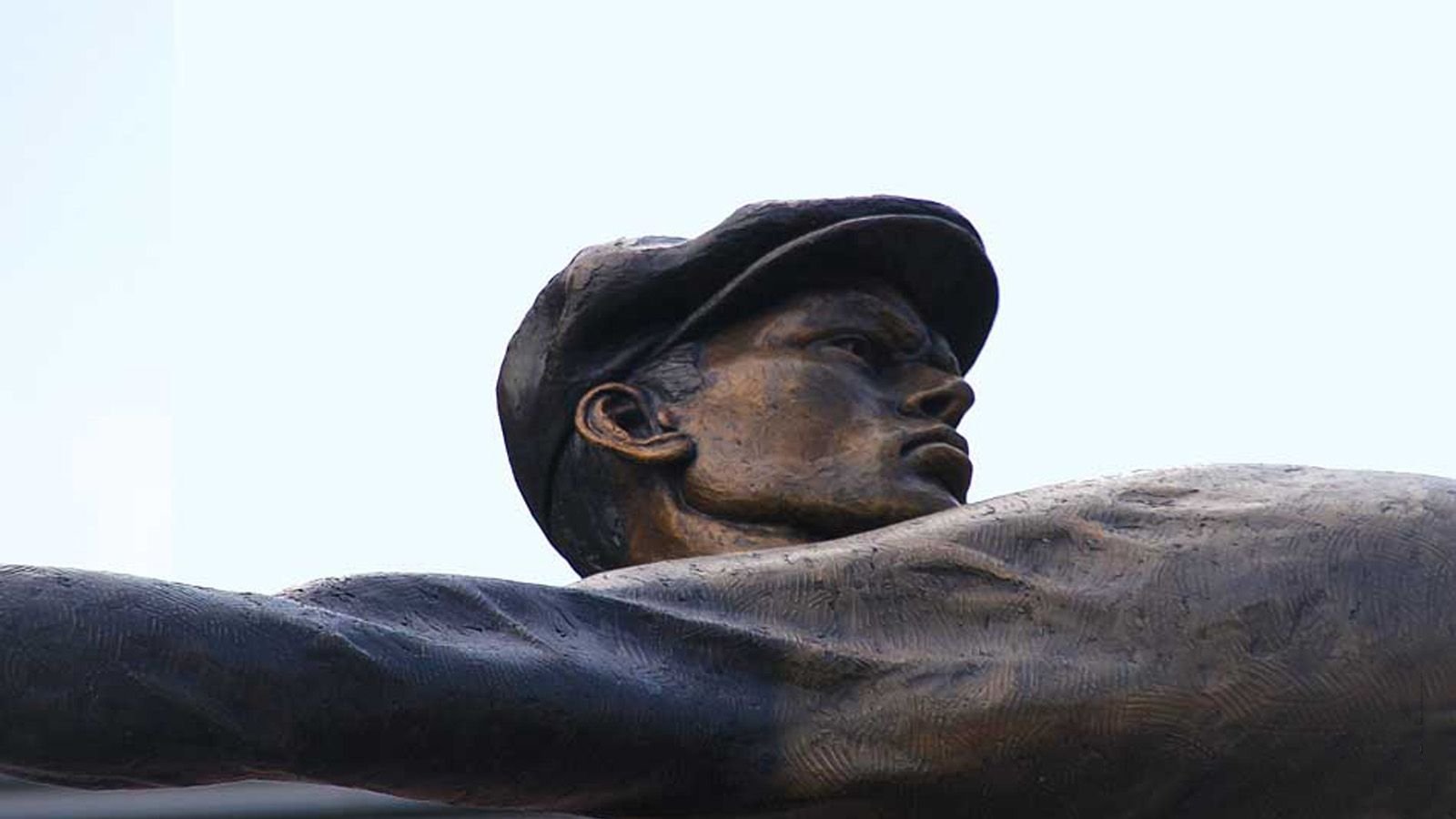 Bronze Hill Climber Statue is a Masterpiece of Masterwork | Hdforums