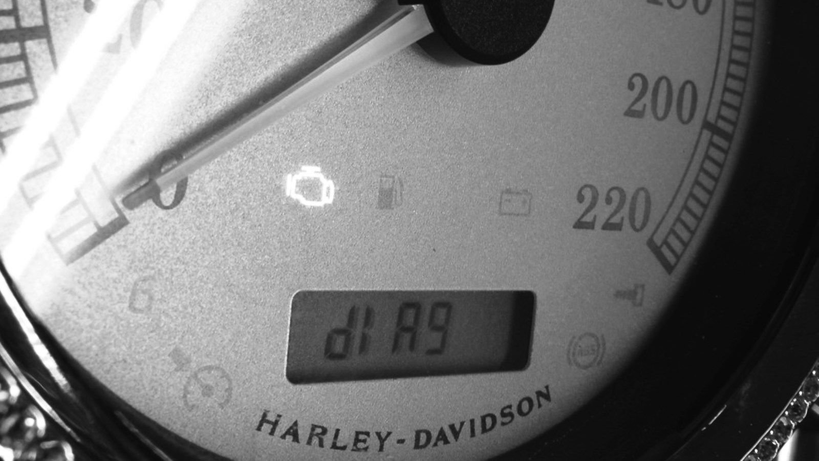 Harley Davidson Dyna Glide How To Obtain Identify And Clear Trouble harley-davidson-dyna-glide-how-to-obtain-identify-and-clear-trouble