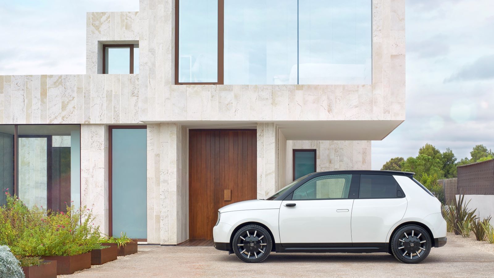 Honda e Targets a Specific Audience, but Everyone Loves It | Honda-tech