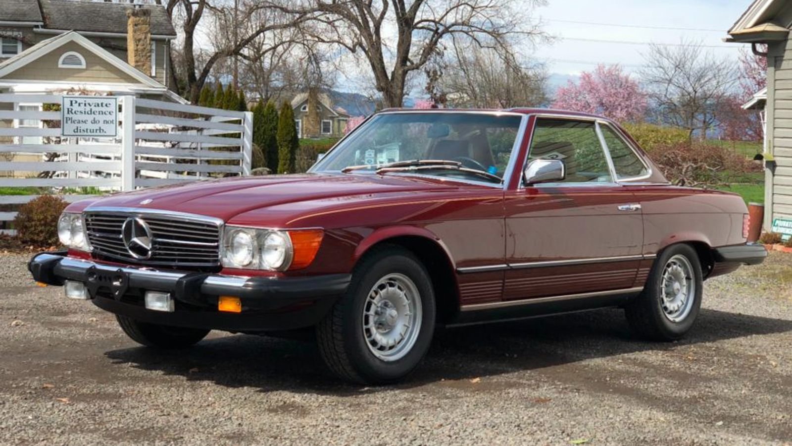 Flashback Friday: 19 Blissful Years of the R107's Beauty | Mbworld