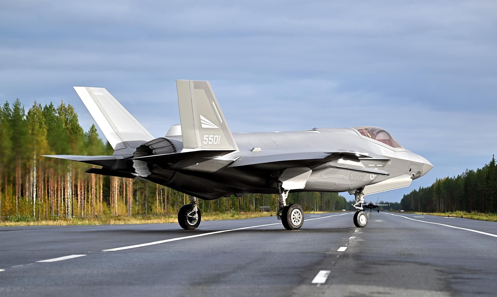 RnoAF Lockheed Martin F-35A land on Finnish ROad - PPRuNe Forums