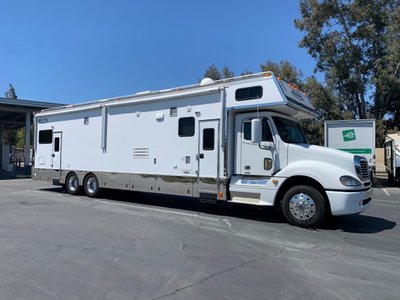 2006 RENEGADE COACH W/CONVERTABLE 15' GARAGE AND LIFT GATE for Sale in ...