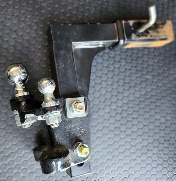 Reese Load Leveling Hitch With Sway Control for Sale in AUBURN HILLS ...