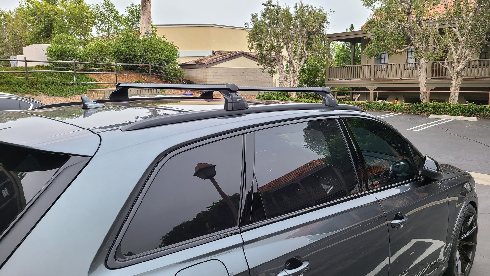 Windows tinted, calipers painted and crossbars painted, SQ7 ...