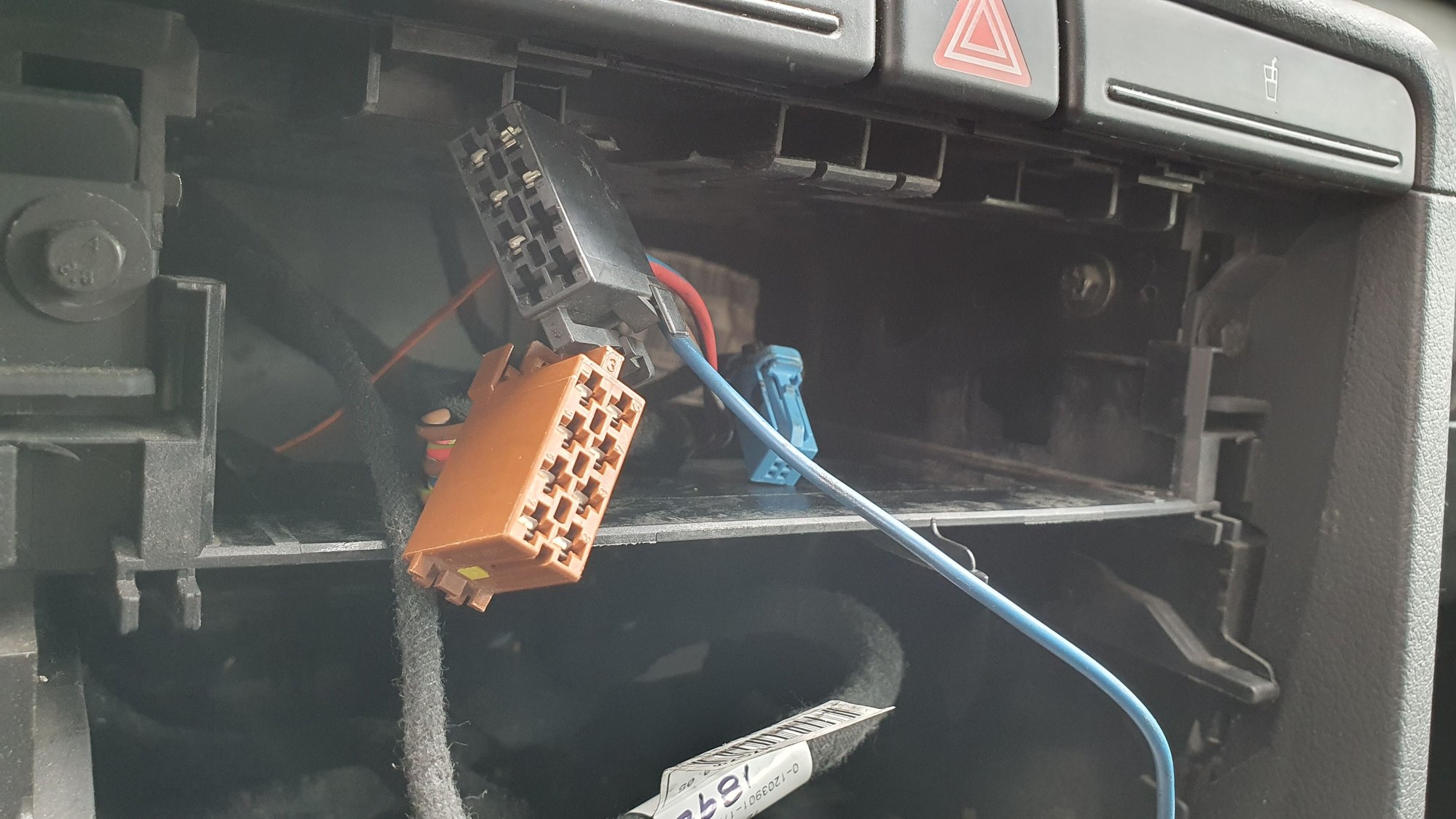 Audi concert, no 20 pin connector - AudiWorld Forums