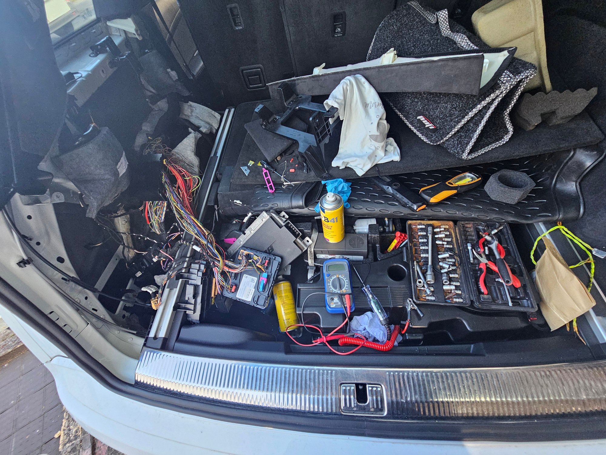 B169011 Control module for rear lid opening, supply (short to ground ...