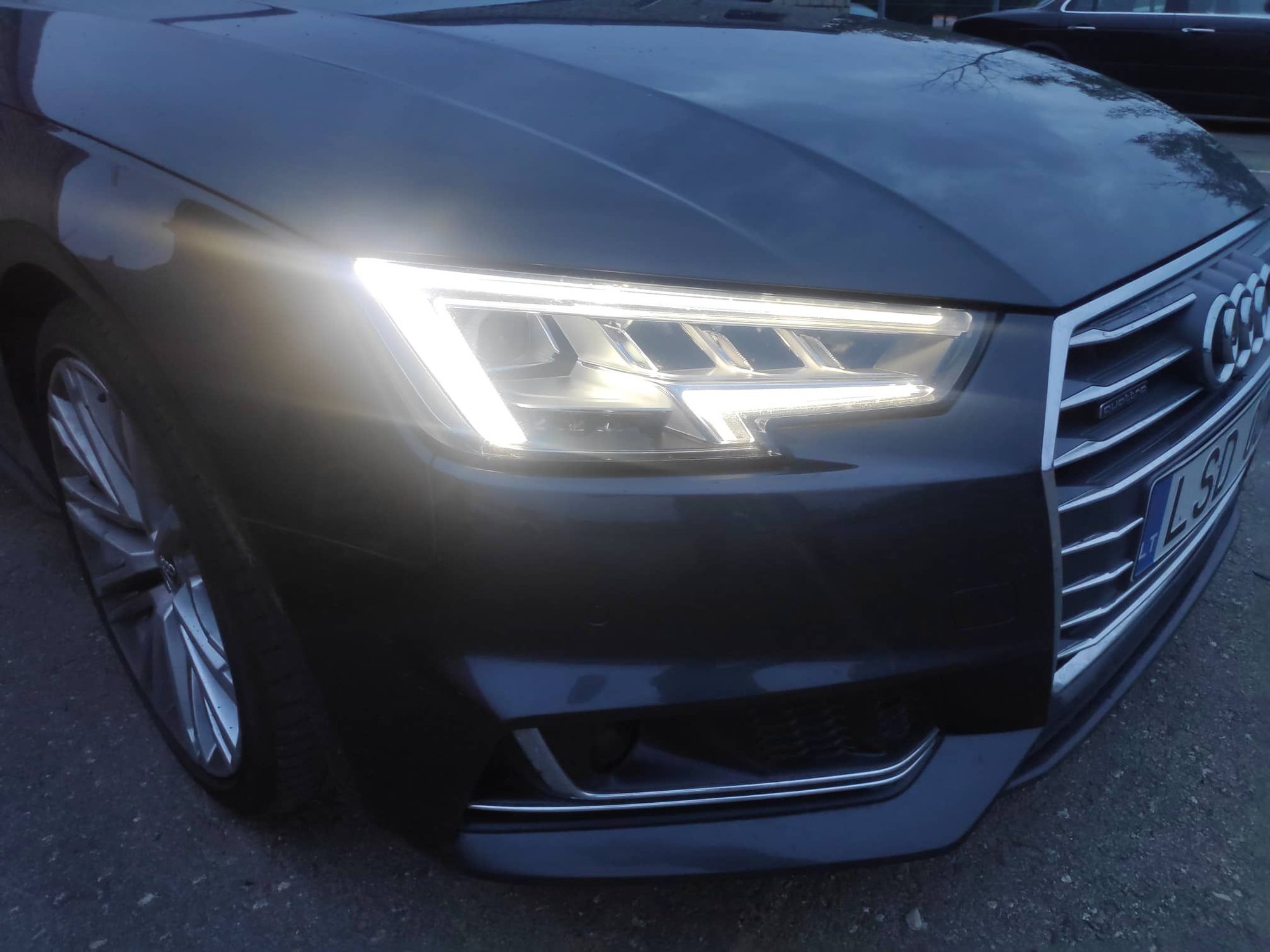 Audi A4 B9 matrix headlights DRL dimmed one side. - AudiWorld Forums
