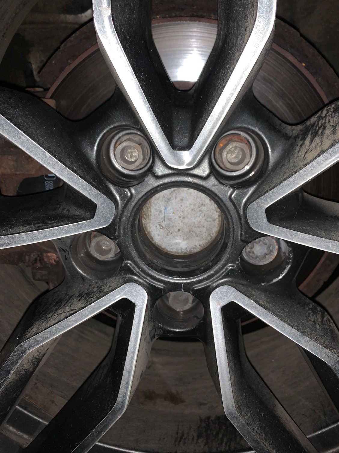 UK: Wheel centre star caps - AudiWorld Forums