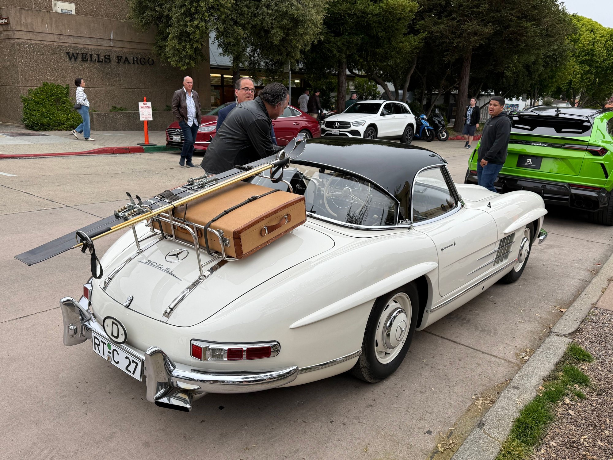 Tyler of Hoovies Garage takes delivery of his Mercedes SL Gullwing ...