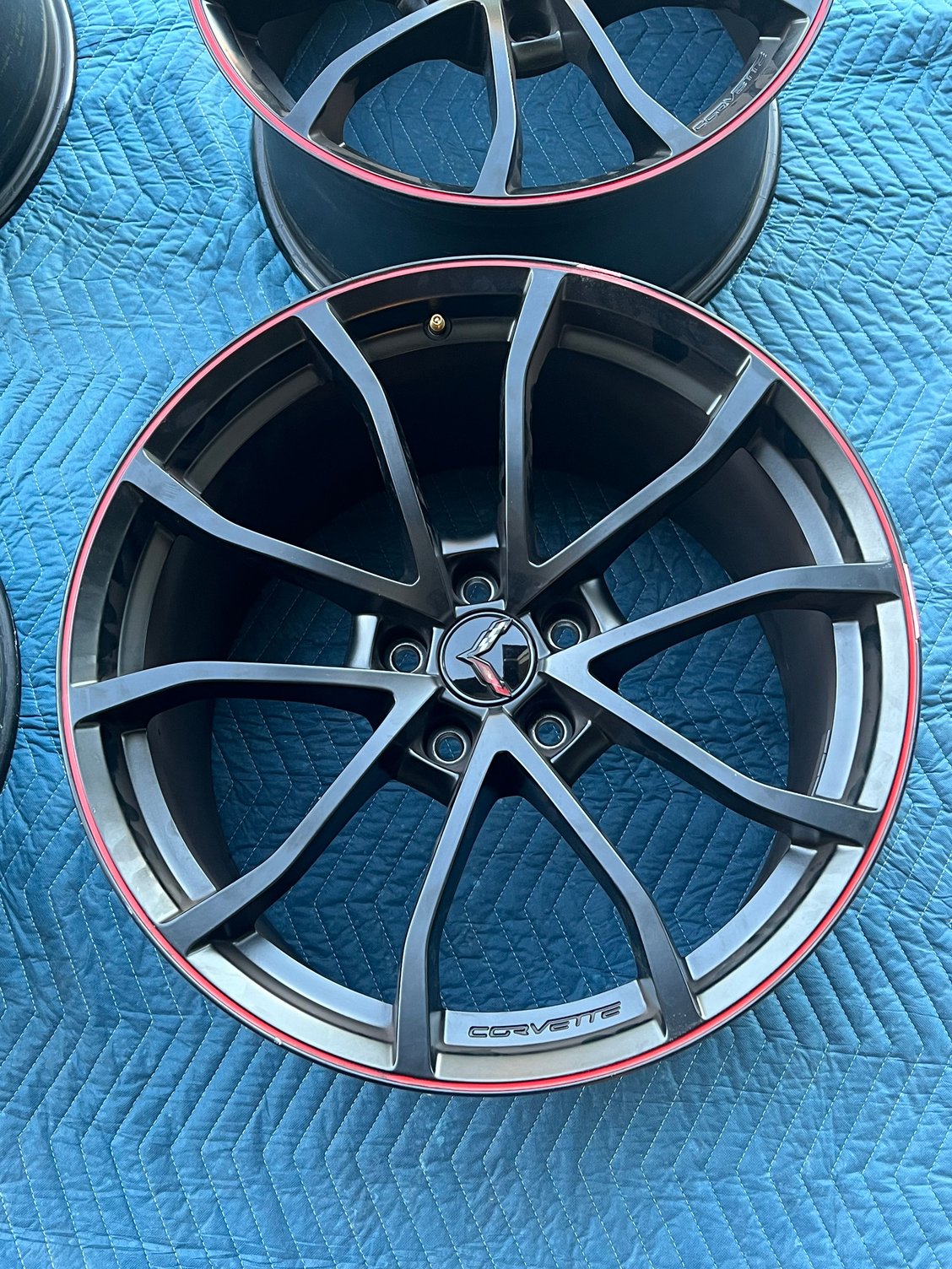 FS (For Sale) C7 Grand Sport Rims Black with red outline ...