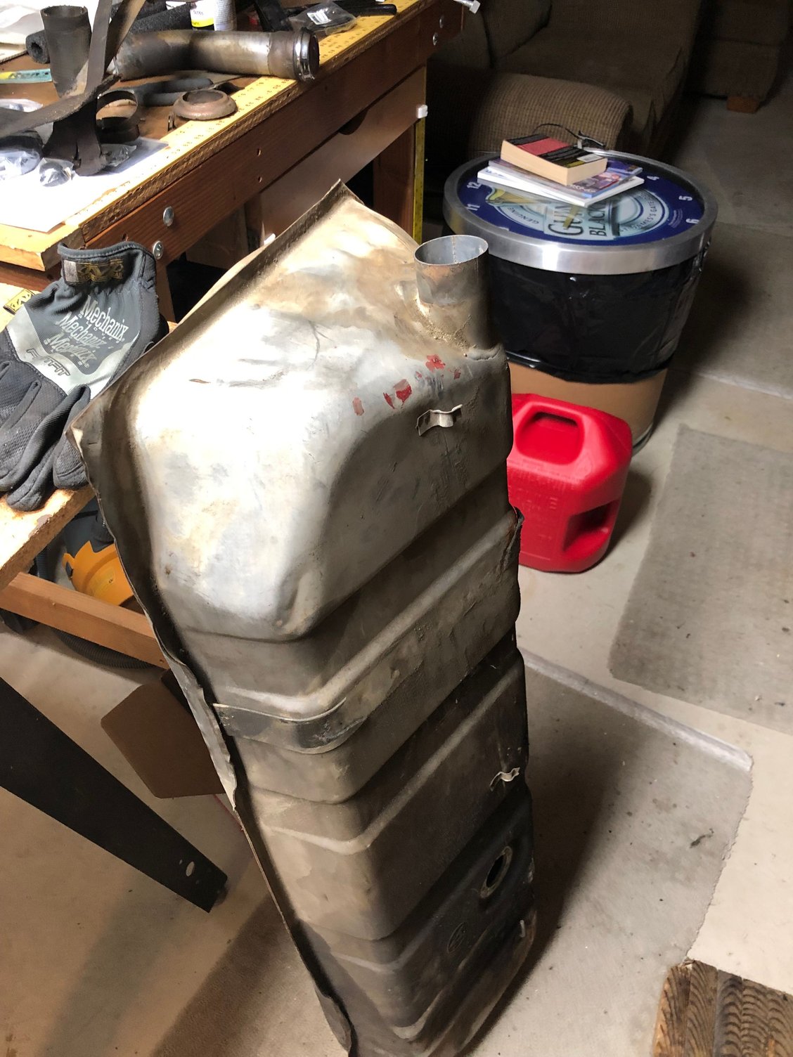 C1 1961 Corvette Gas Tank Removal and Installation My way ...