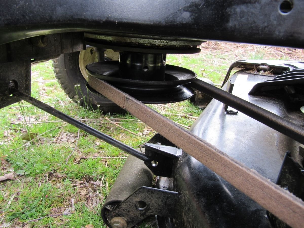 Cub Cadet XT1 LT50 Deck Belt HELP!!! - DoItYourself.com Community Forums