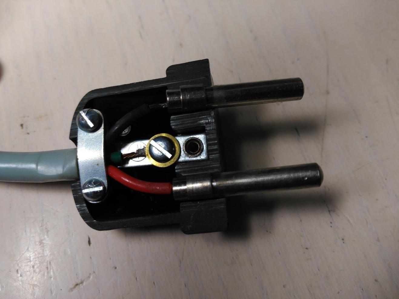 Little help wiring an old sewing machine plug, please? - DoItYourself ...