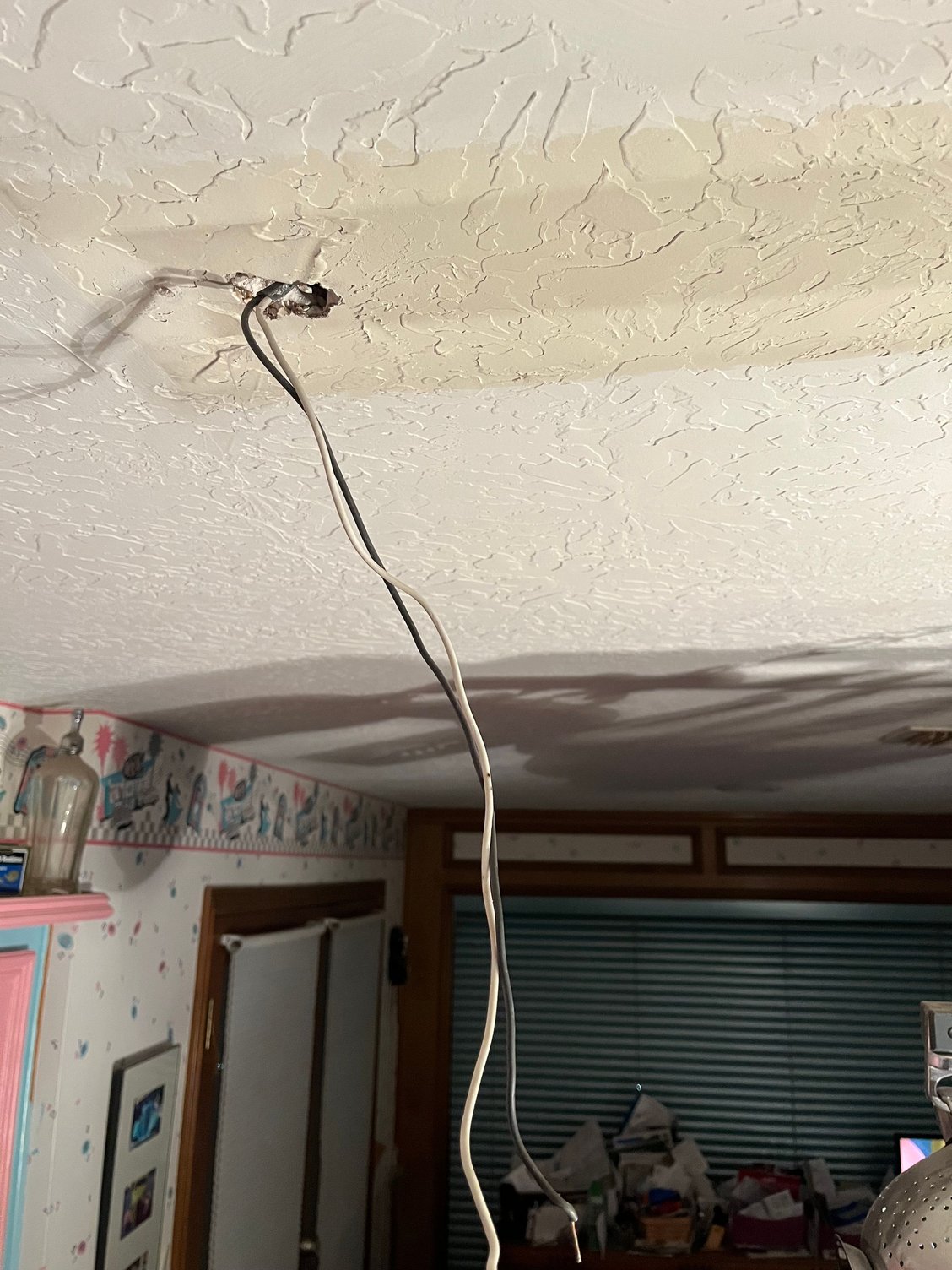 Replacing a shop light in kitchen - DoItYourself.com Community Forums