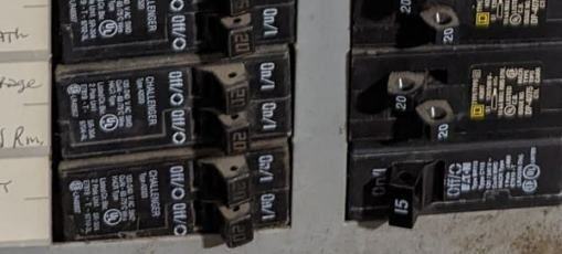 Main panel breakers loose/tilted - is this a problem - DoItYourself.com Community Forums