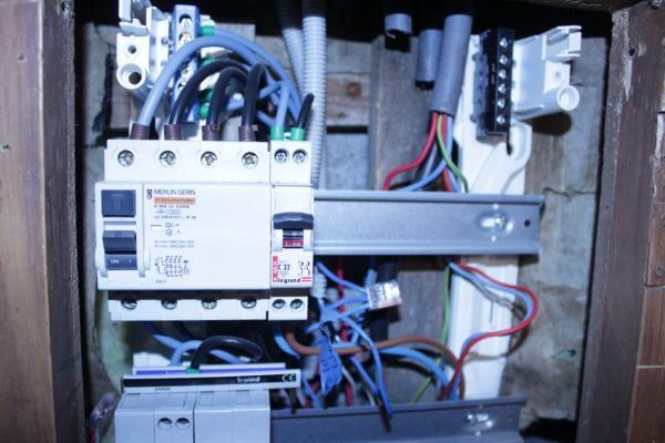 How to add a 3 phase sub panel to a balanced 3 phase main panel ...