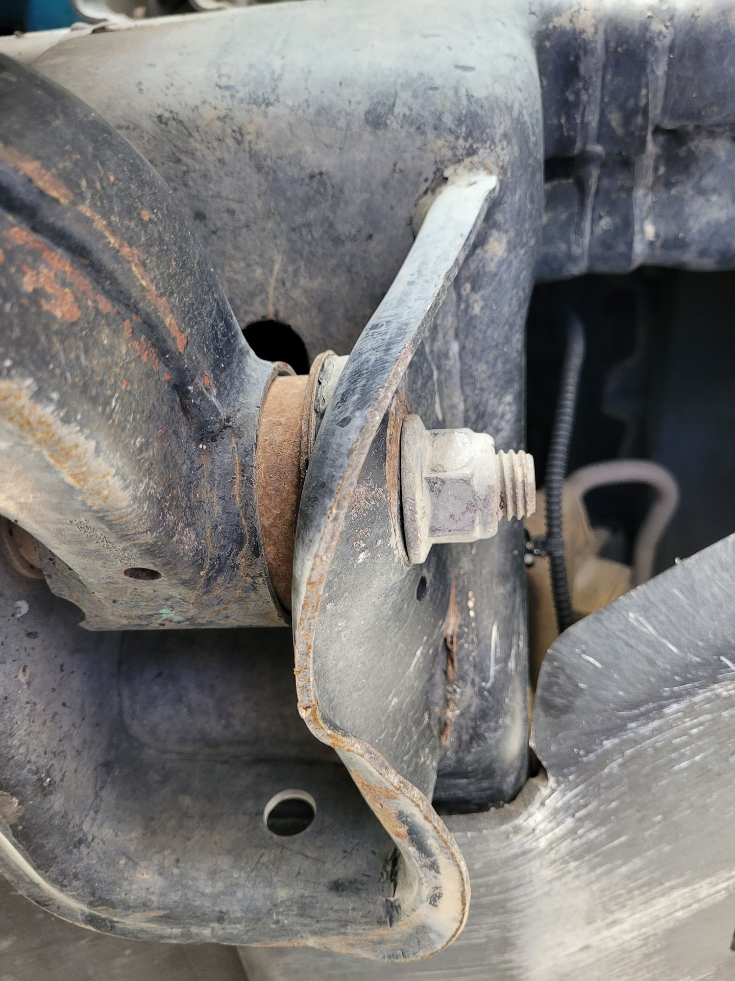 2015 F-150 LCA mounting hole wallowed out - Ford F150 Forum - Community ...