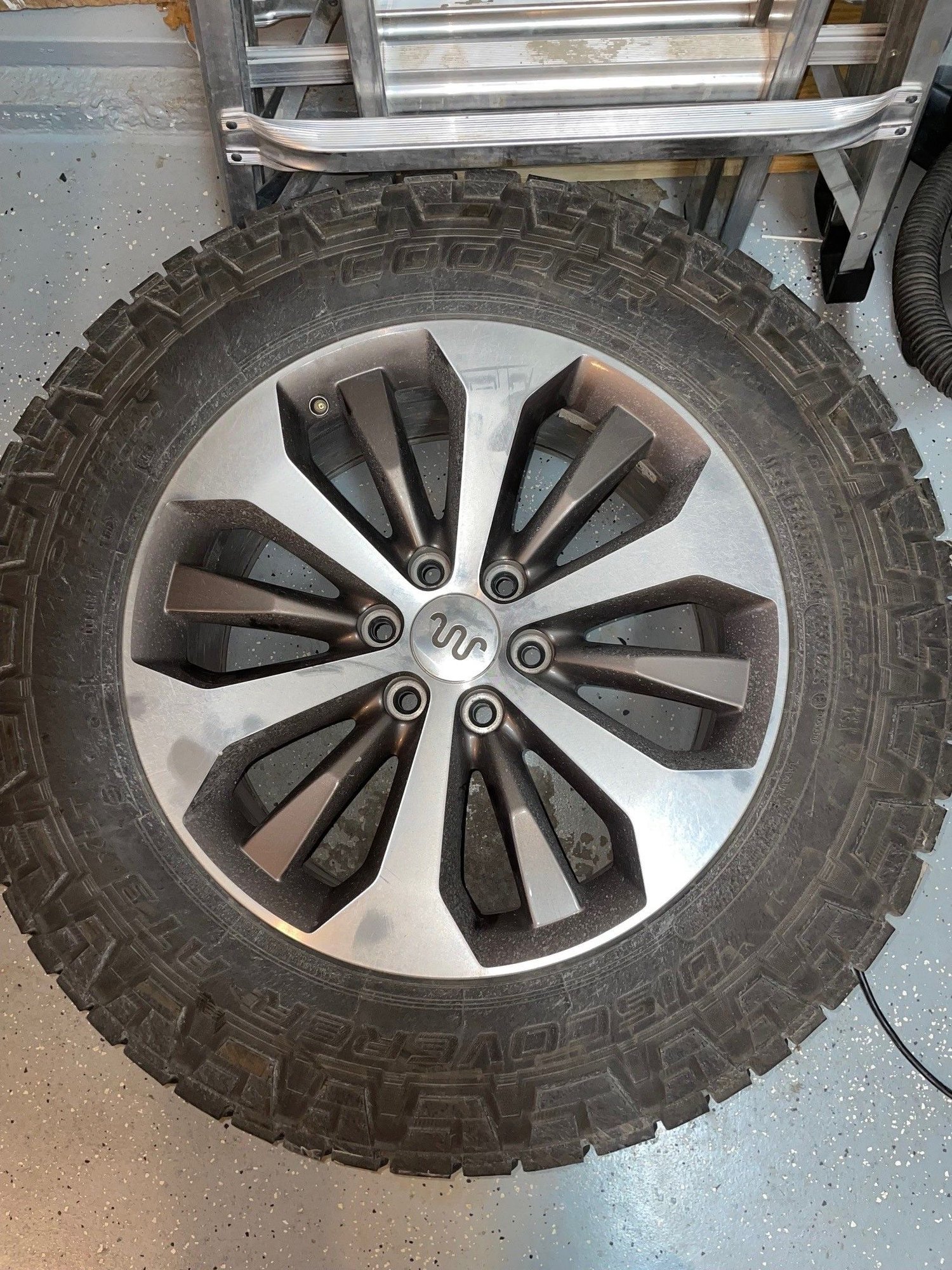 Northeast 2018 King Ranch wheels + 286/60/20 Cooper Discoverer AT3 XLT ...