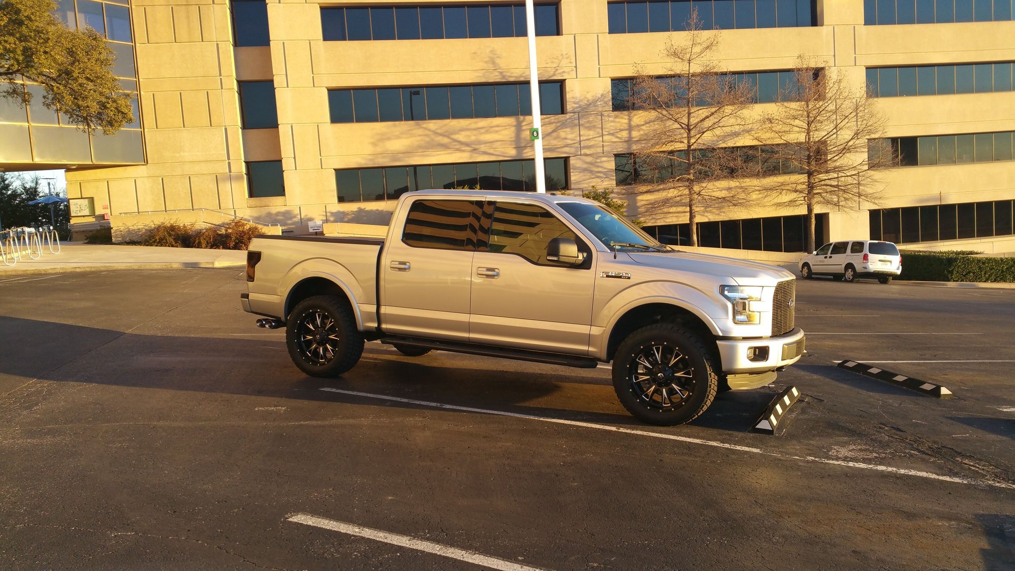 Silver Smokey leveled on 22" wheels - Ford F150 Forum - Community of ...