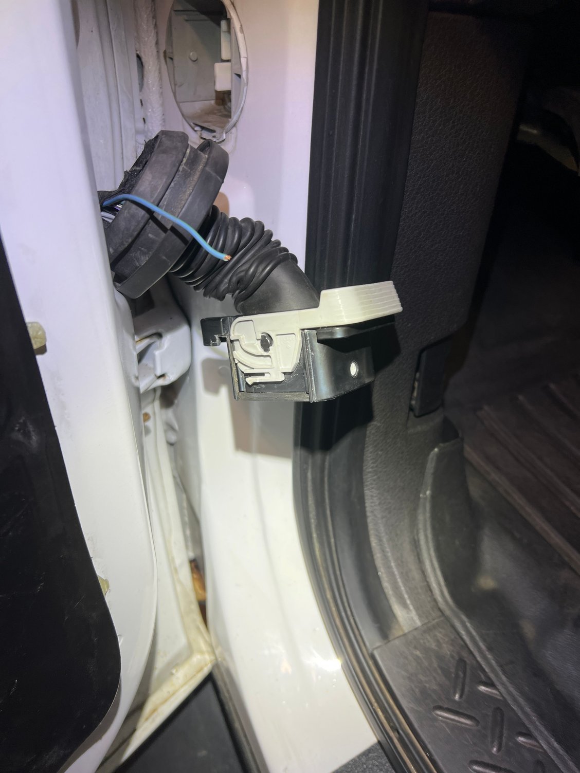 C219 connector (drivers door ) disassembly ? - Ford F150 Forum ...