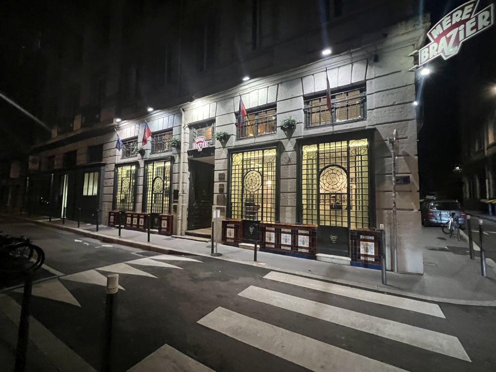 Endless jet set and glamour - or just a few fill-ins? - Page 3 ...