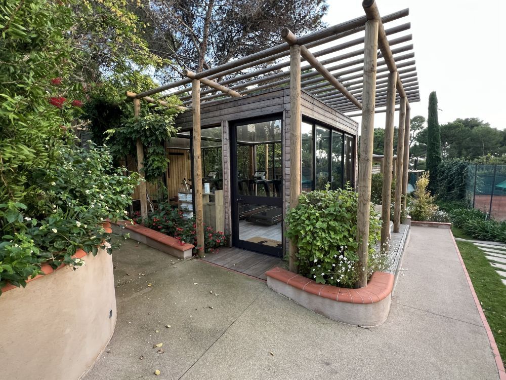 Endless jet set and glamour - or just a few fill-ins? - Page 4 ...