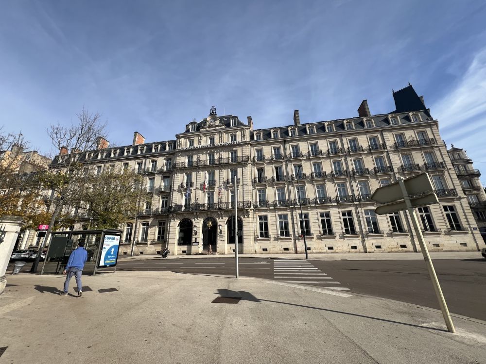 Endless jet set and glamour - or just a few fill-ins? - Page 6 ...