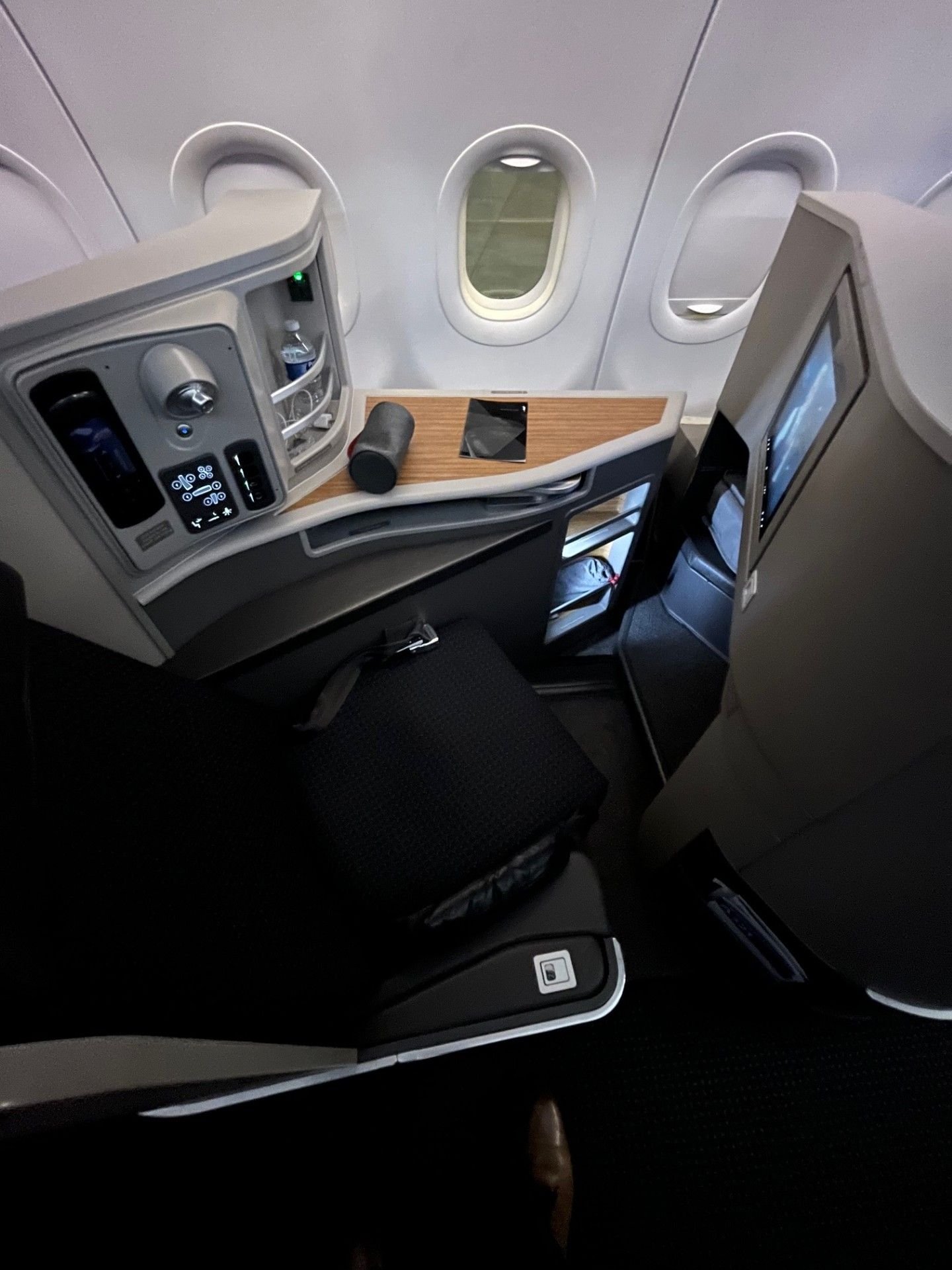 American Airlines A321T | First Class | Chelsea Lounge JFK - FlyerTalk ...