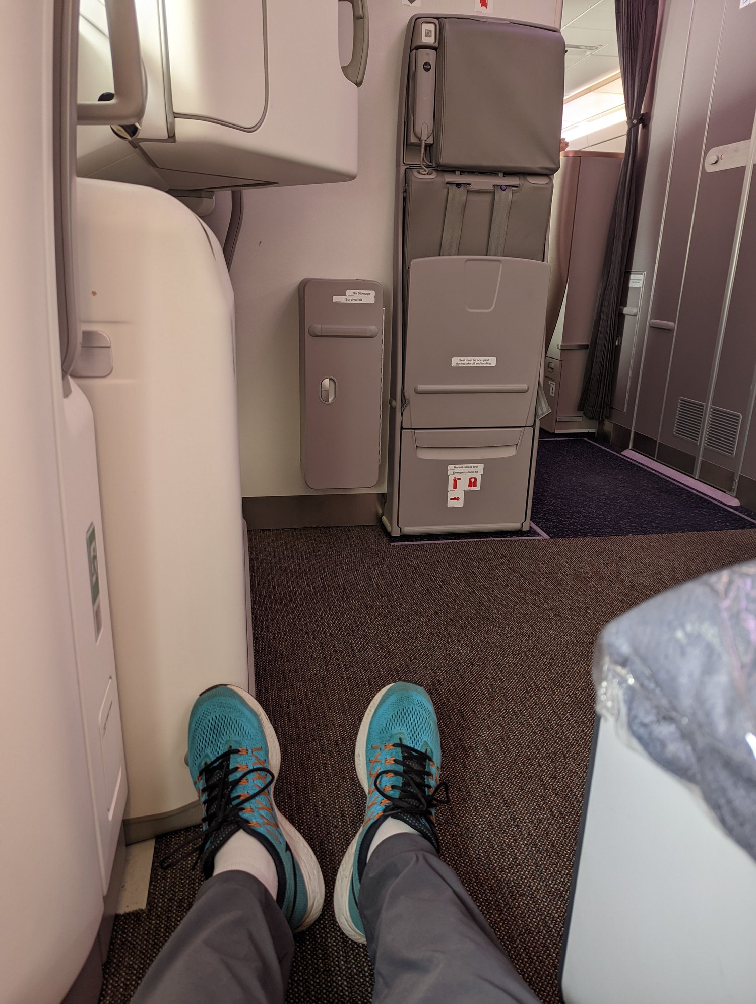 Extra legroom and solo seats on A350-900 - FlyerTalk Forums