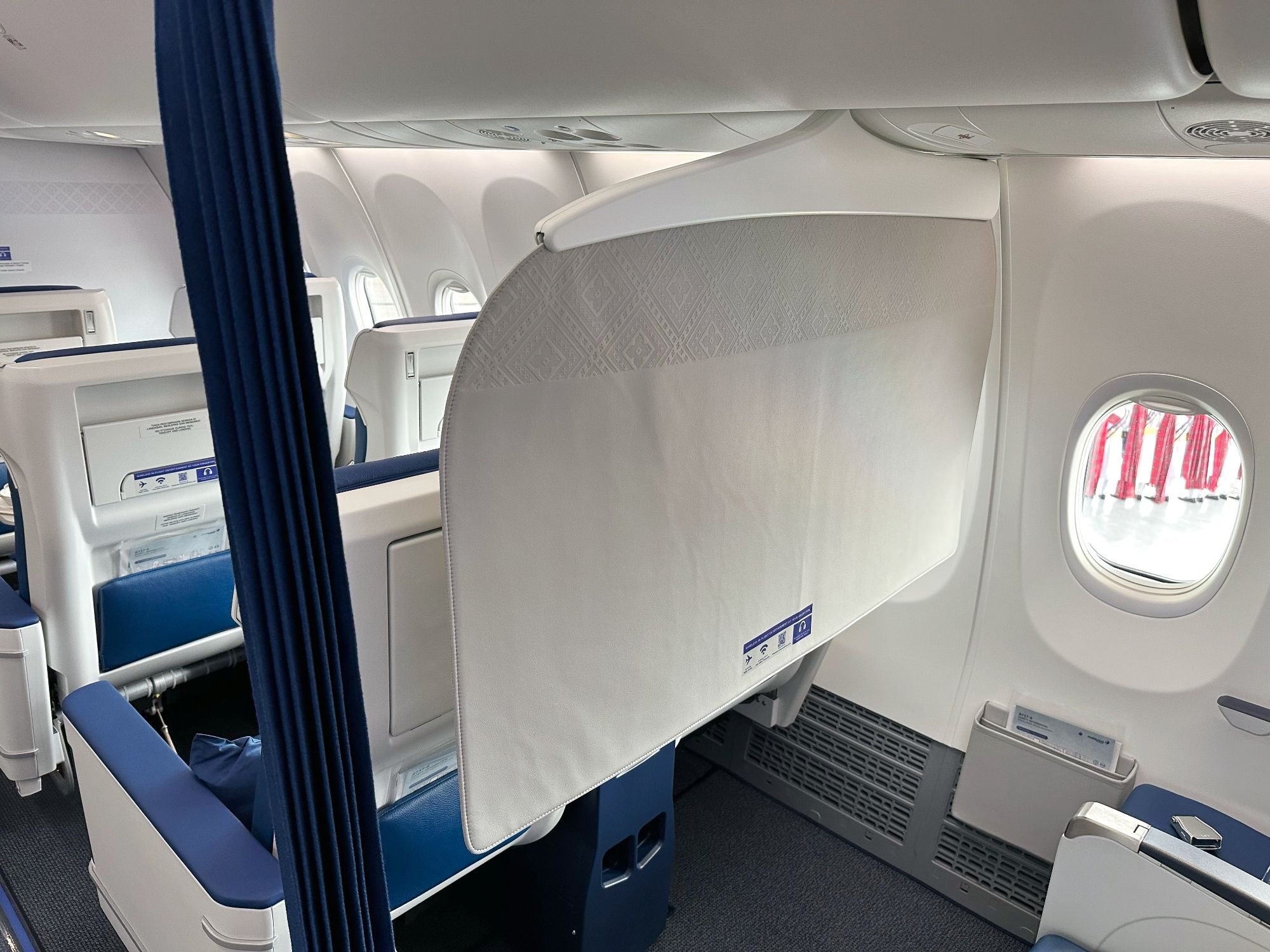 New config 737 economy 'bulkhead' seats - FlyerTalk Forums