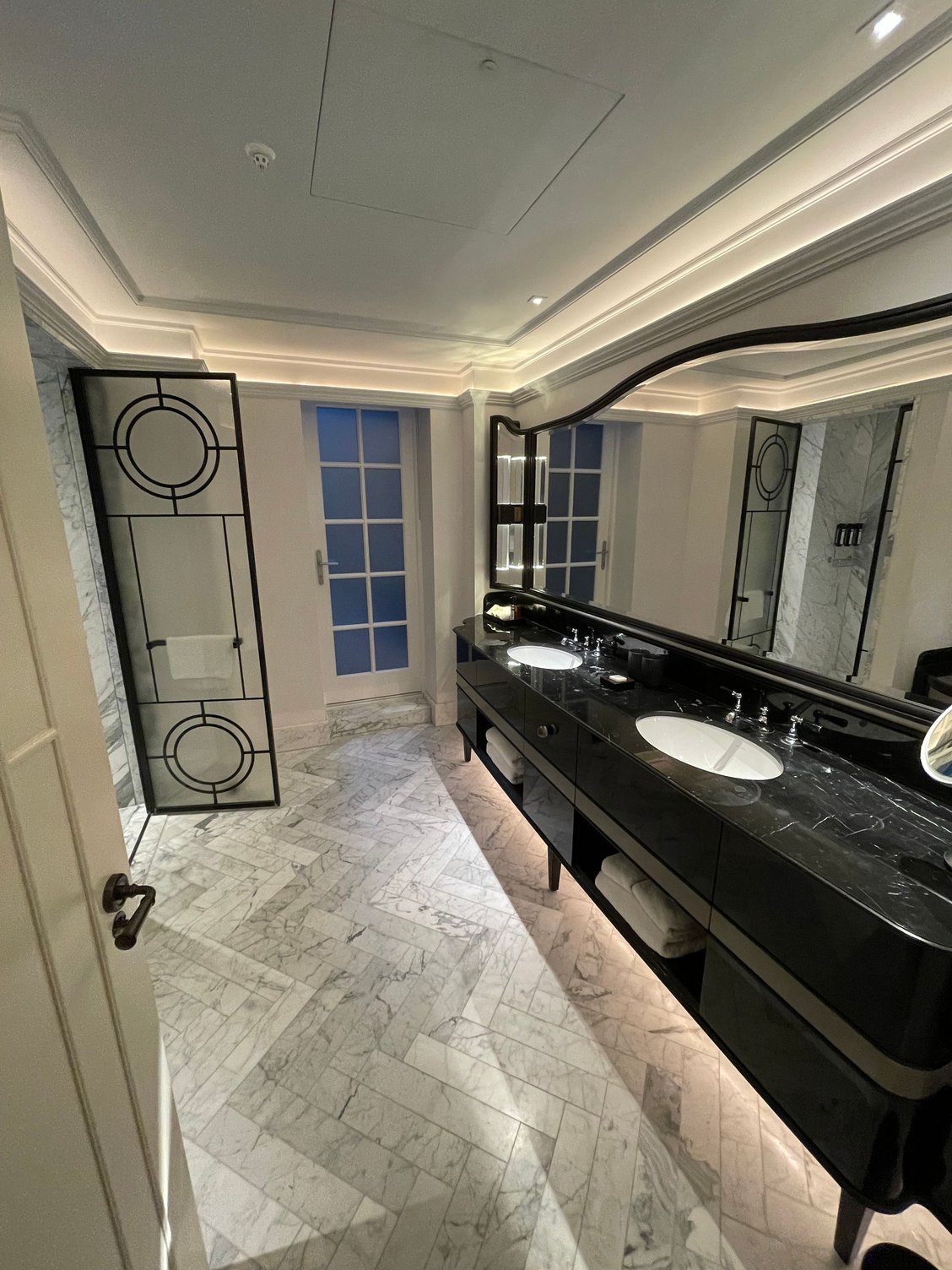 Expiring AA SWU PDX-LAX-LHR; and Endless Showers! - FlyerTalk Forums