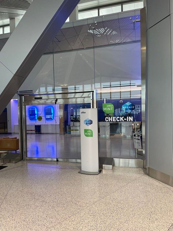 EWR Mint-Mosaic Check-in Lounge - FlyerTalk Forums